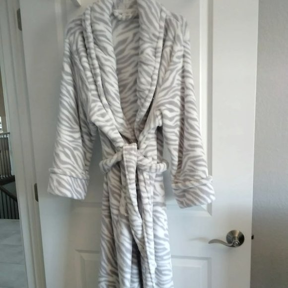 croft & barrow | Intimates & Sleepwear | Big Fuzzy Robe Tiger Print X ...